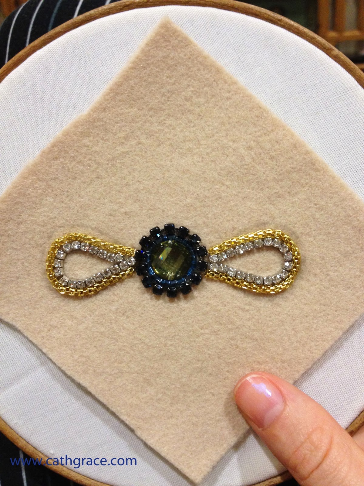 Sparkle With These DIY Crystal And Beaded Hair Clips – DIY Scoop